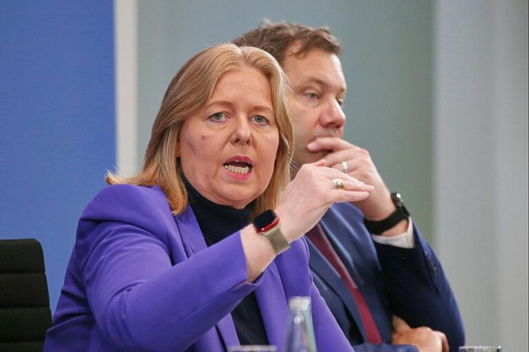 Forsa-Umfrage: AfD bleibt stärkste Kraft vor Union, SPD fällt auf ...